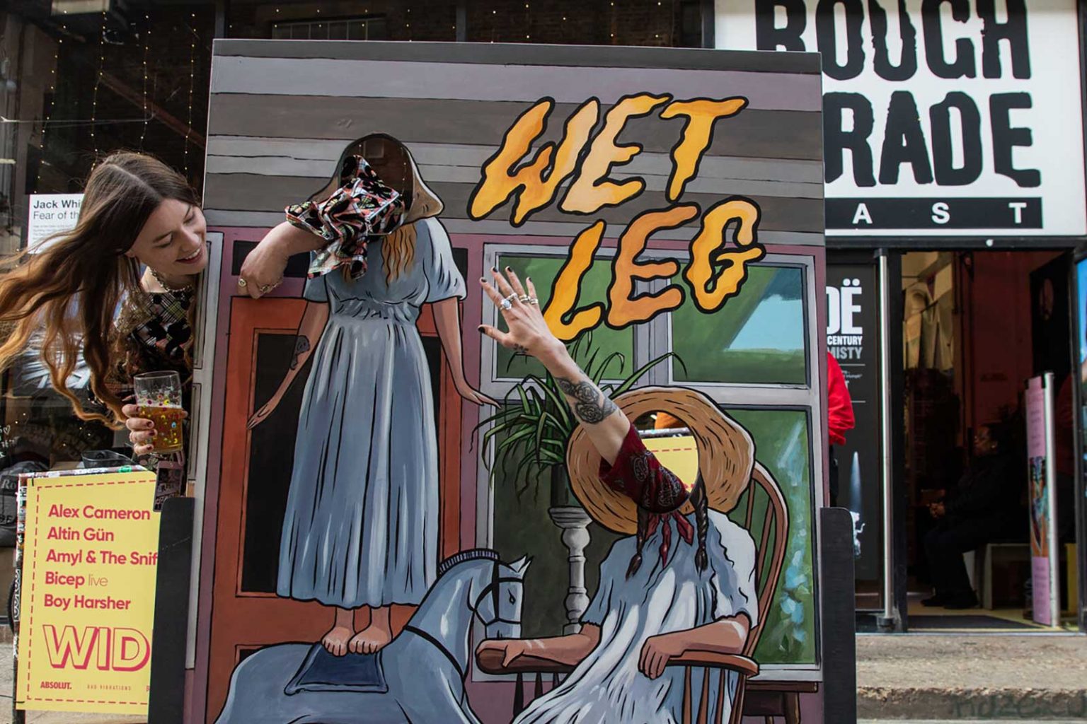 Wet Leg: Wet Leg - BUILDHOLLYWOOD